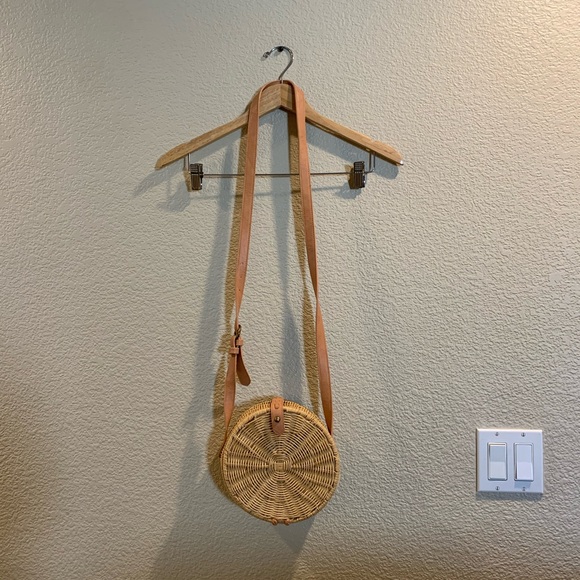Universal Thread | Bags | Universal Thread Woven Straw Bag With Tan ...